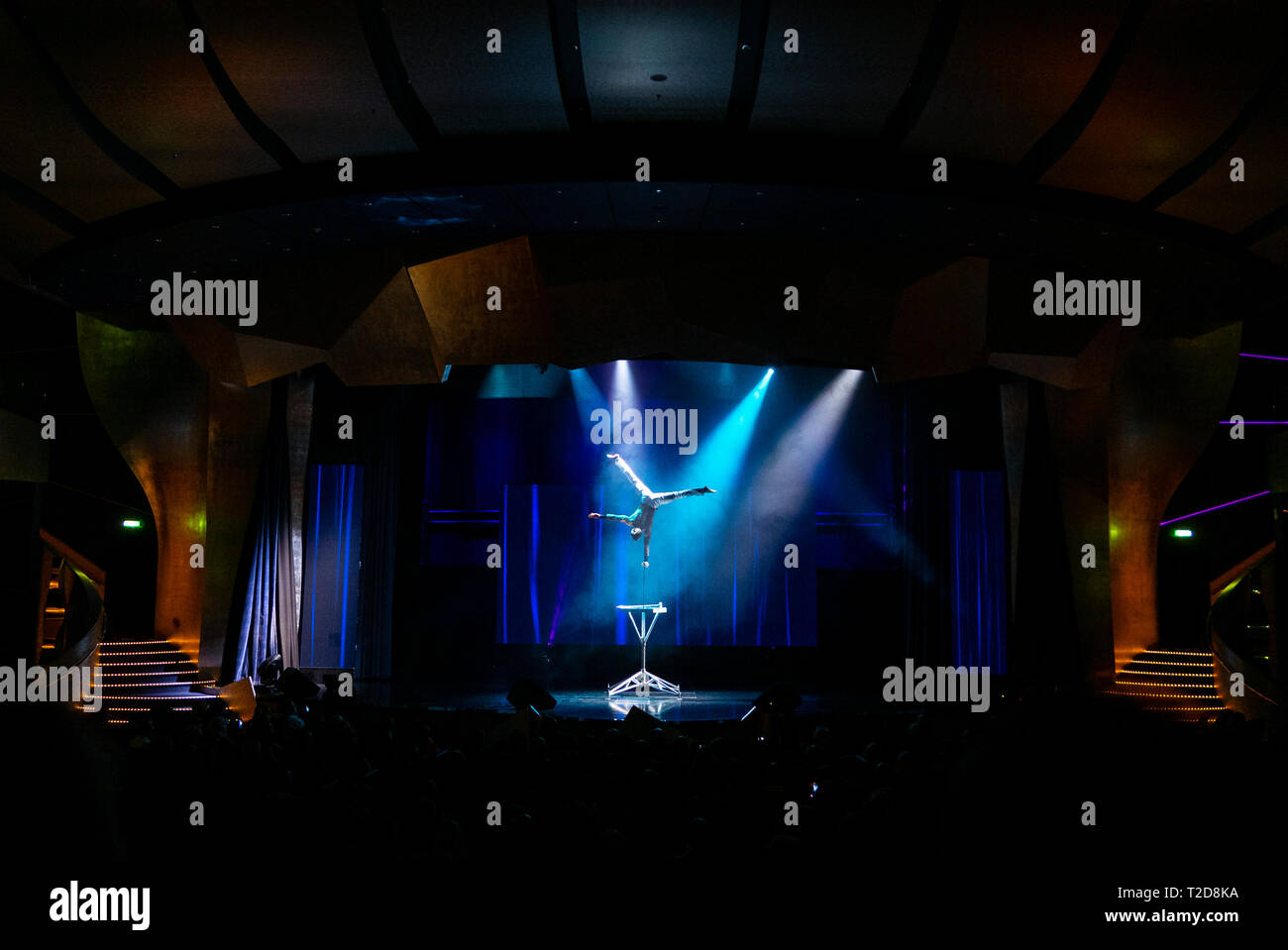 Acrobatie acrobatique Banque de photographies et d’images à haute ...