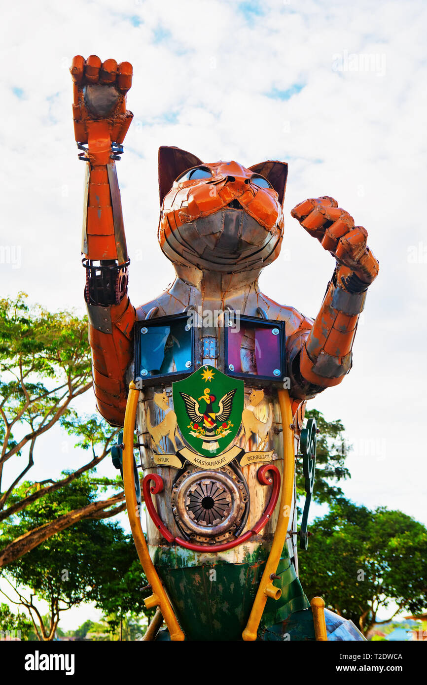 Kuching, Malaisie - 11 mars 2019 - Funny cat métal statue avec ...
