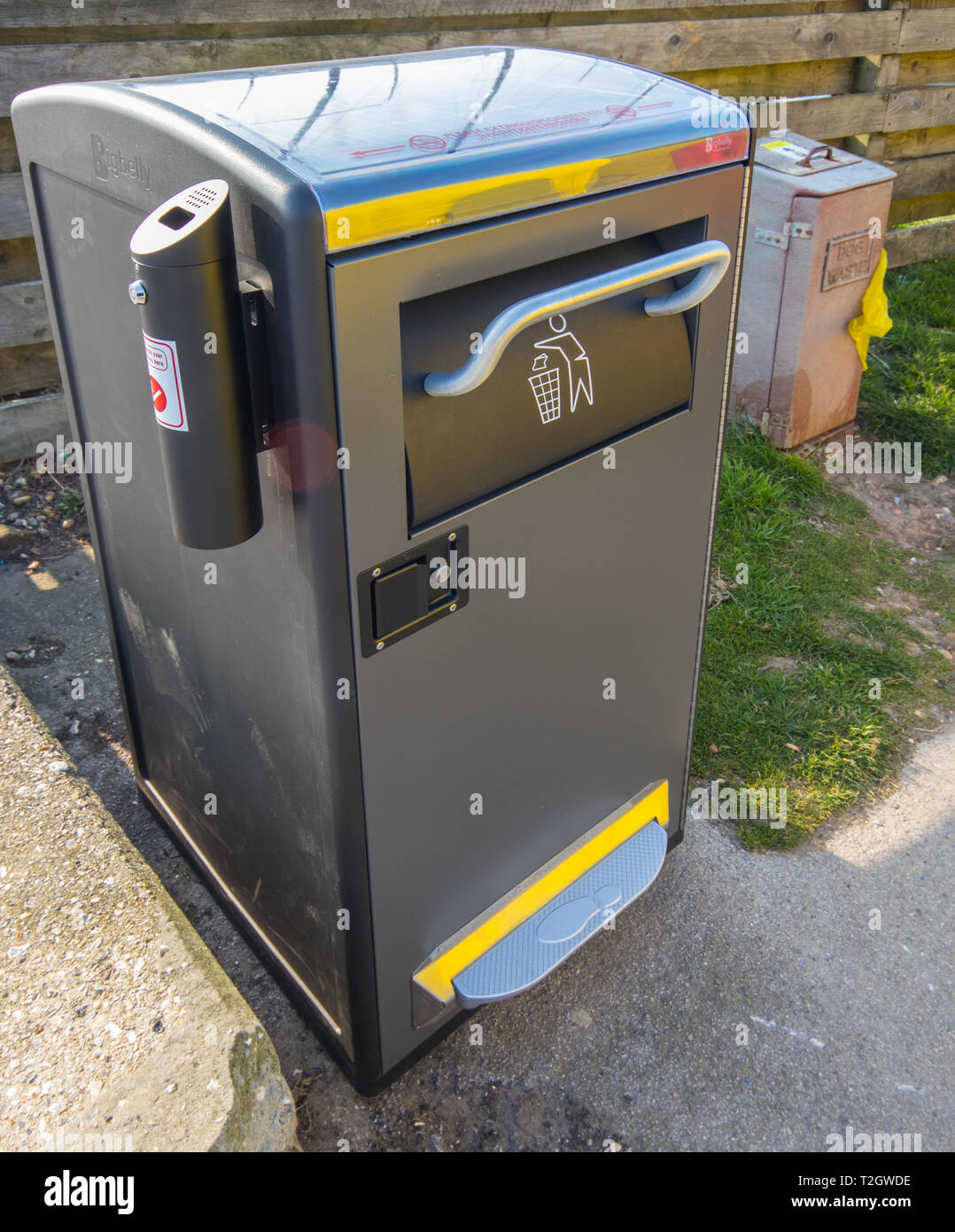 BigBelly Solar-powered poubelle Photo Stock - Alamy