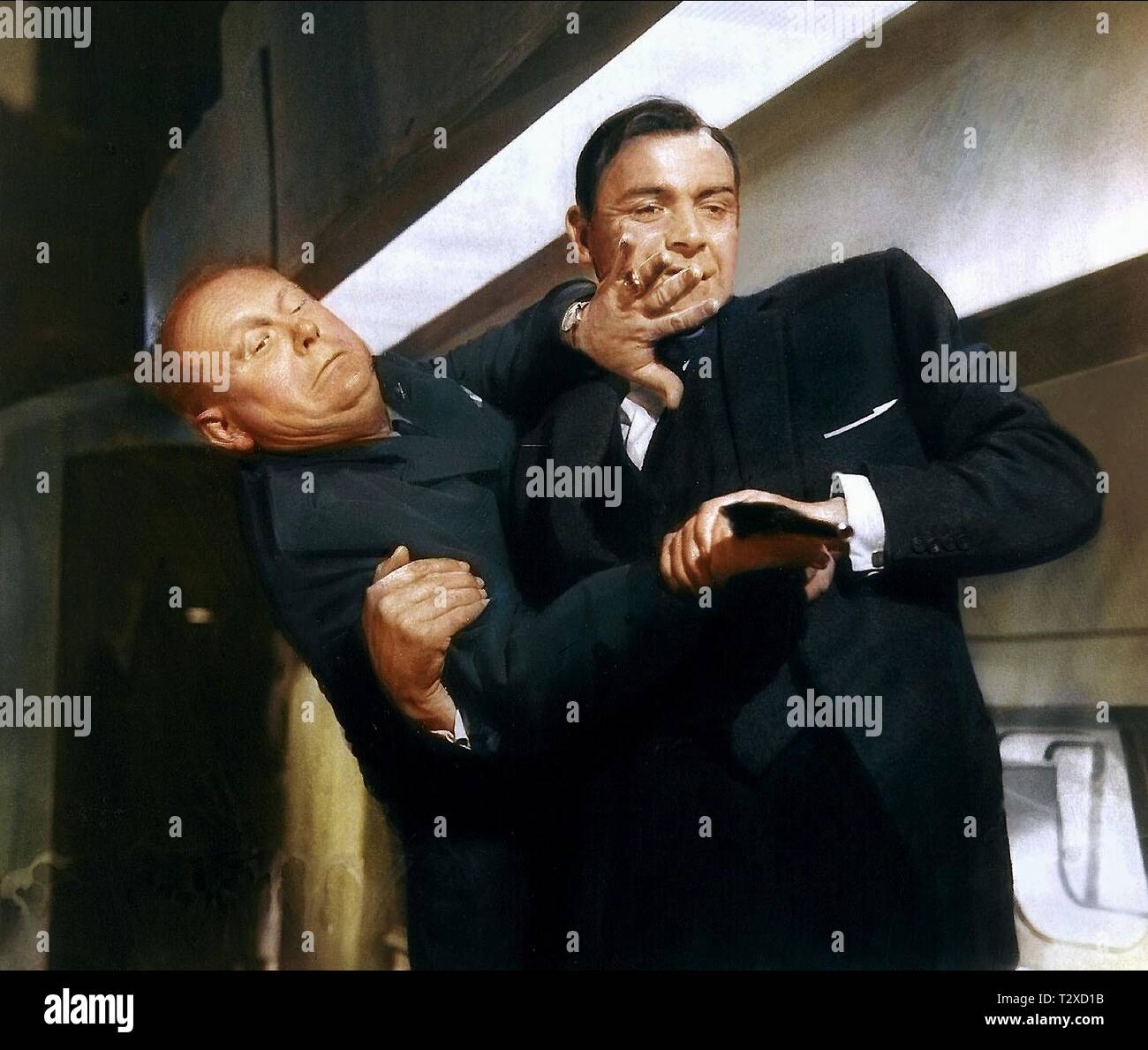 Sean Connery Gert Frobe James Bond Banque d'image et photos - Alamy