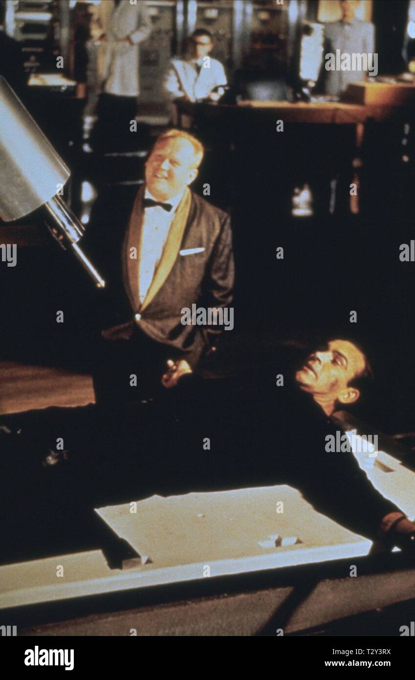 Sean Connery Gert Frobe James Bond Banque d'image et photos - Alamy