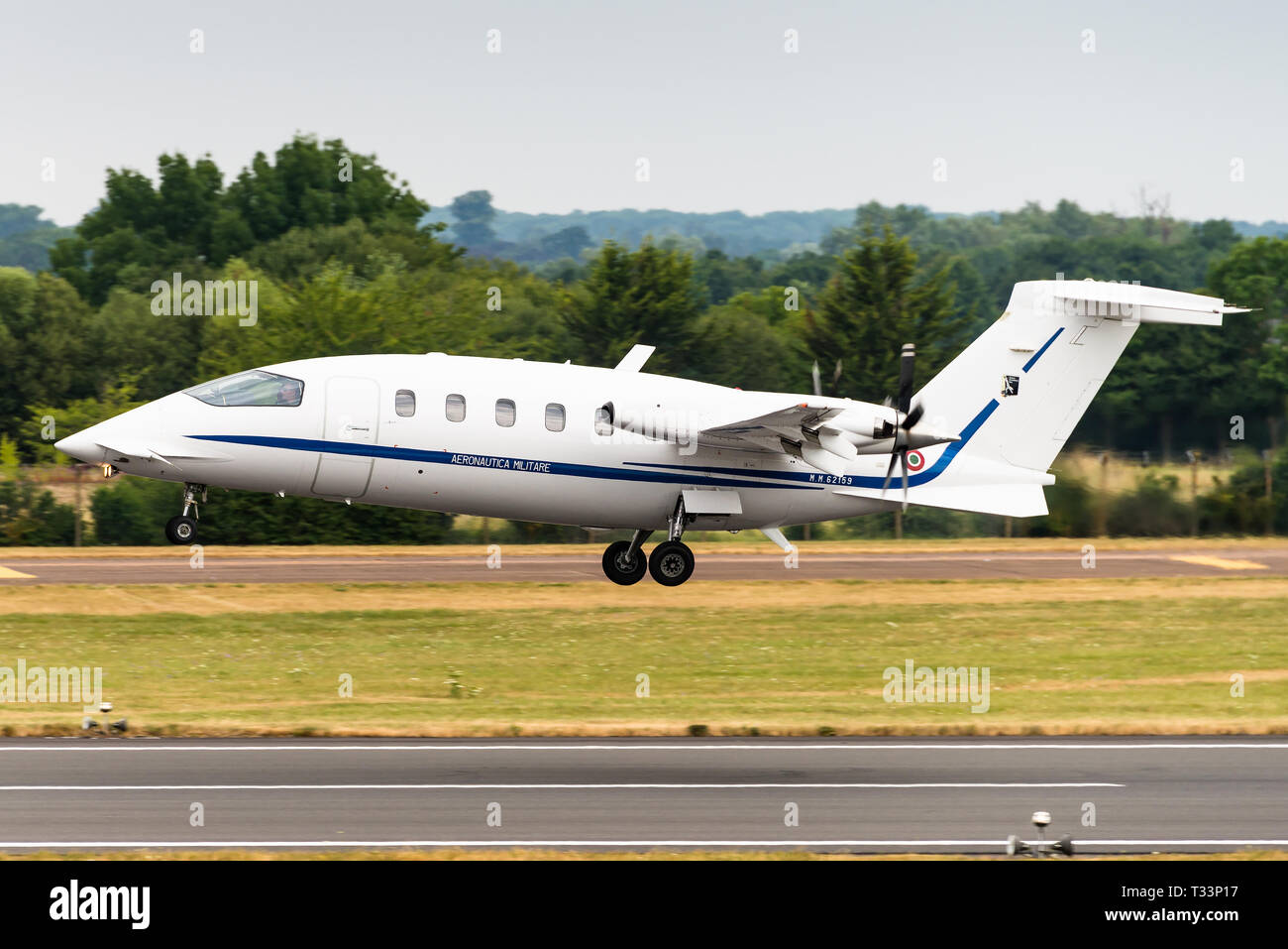 Avion de direction italien air force piaggio p 180 avanti Banque de ...