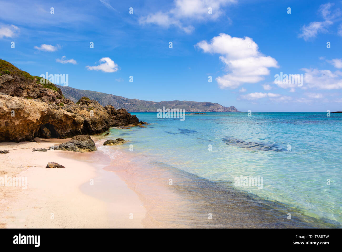 Plage d'elafonissi avec sable rose Banque de photographies et d’images ...
