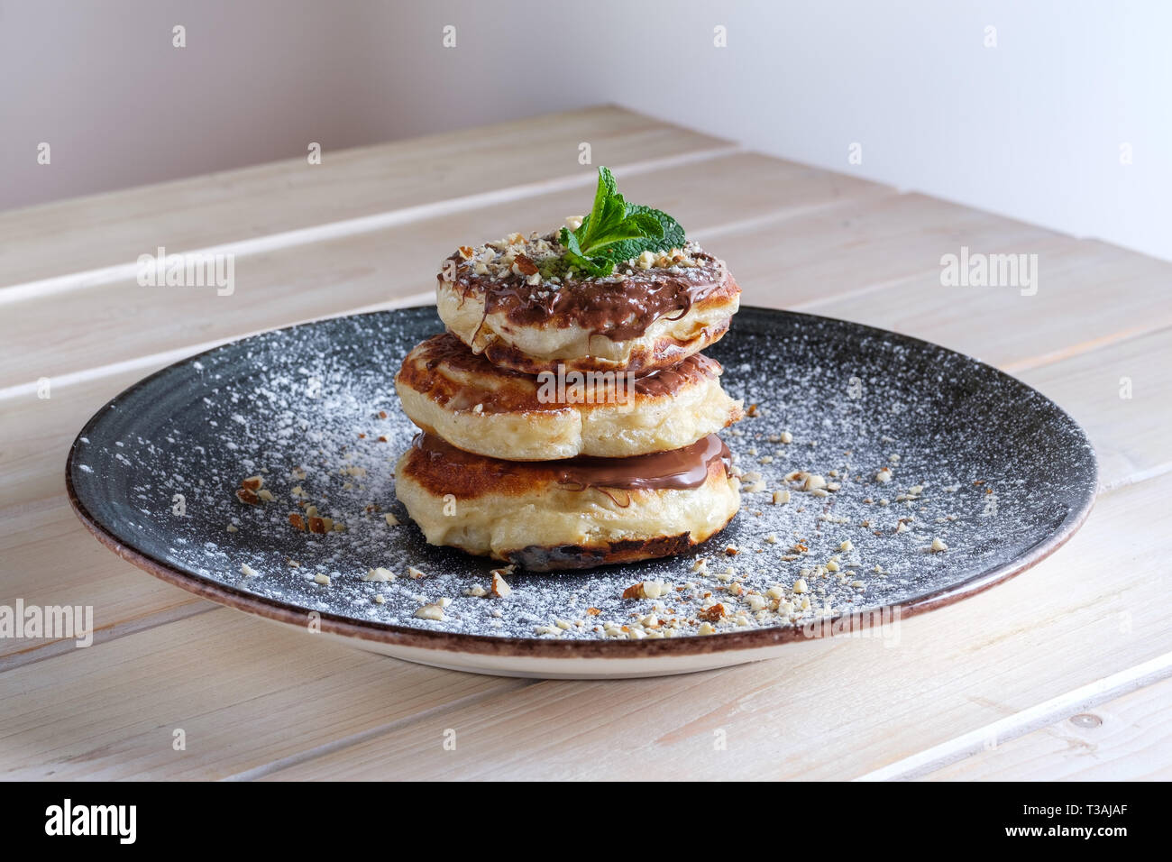 Les beignets avec du beurre d'arachide. Slaves traditionnels des crêpes ...
