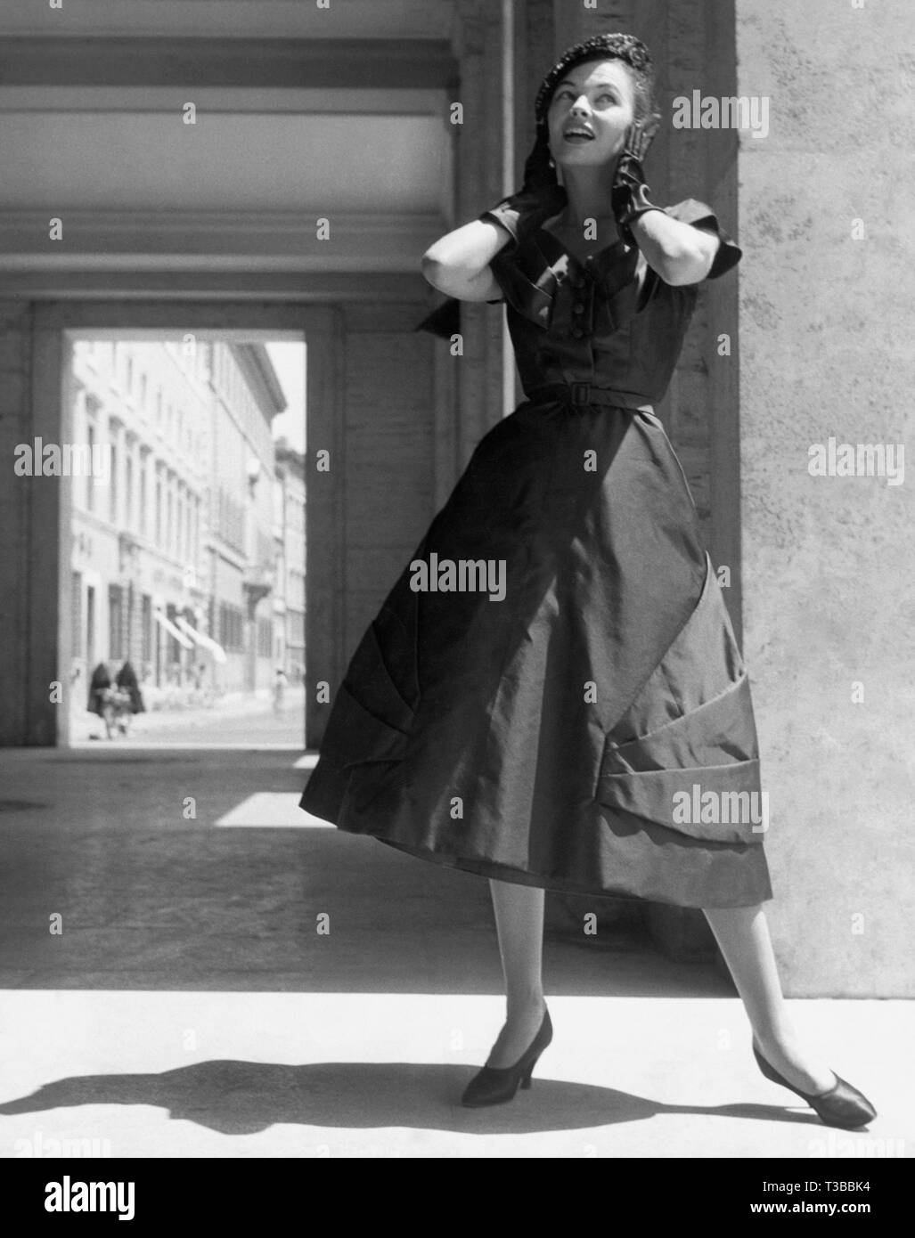 50s 1950s dress Banque d'images noir et blanc - Alamy