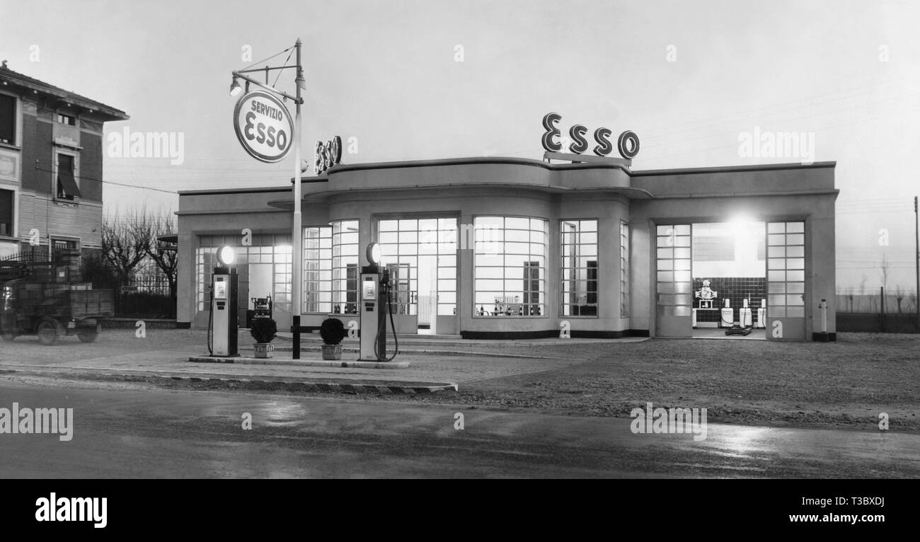 Esso service Banque d'images noir et blanc - Alamy