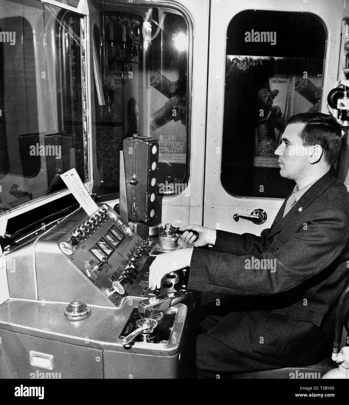 Poste de pilotage de profil Banque d'images noir et blanc - Alamy