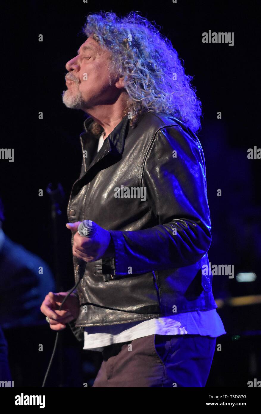 3e édition du Concert d' amour Rocks NYC : Robert Plant Où : NYC, New ...
