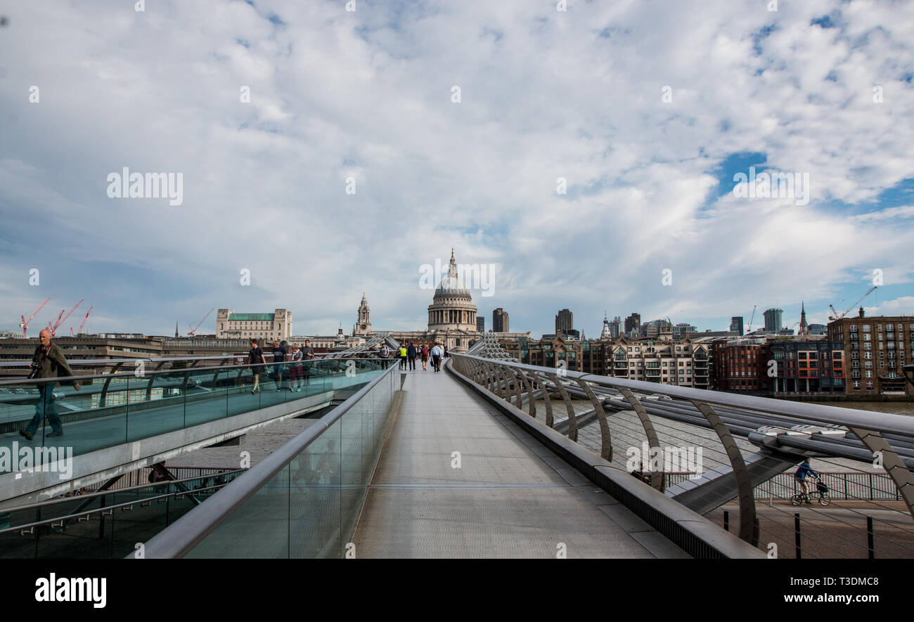 Passerelle de la ville de londres Banque de photographies et d’images à ...