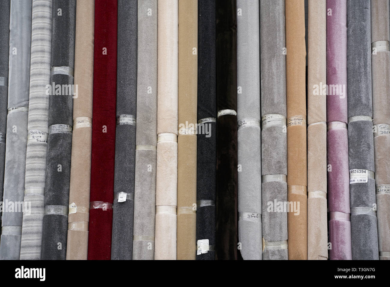 Magasiner avec des tapis Banque de photographies et d’images à haute ...