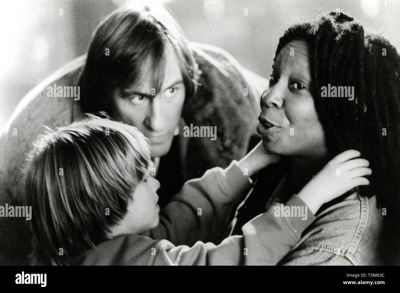 Gérard Depardieu, Whoopi Goldberg, et Haley Joel Osment dans le faux ...