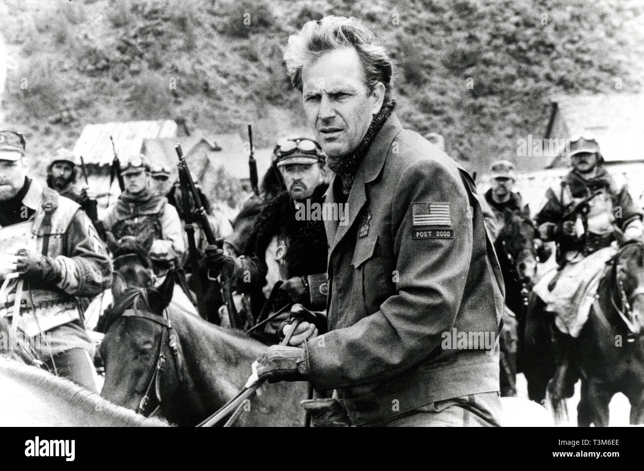 Kevin costner postman 1997 Banque de photographies et d’images à haute ...