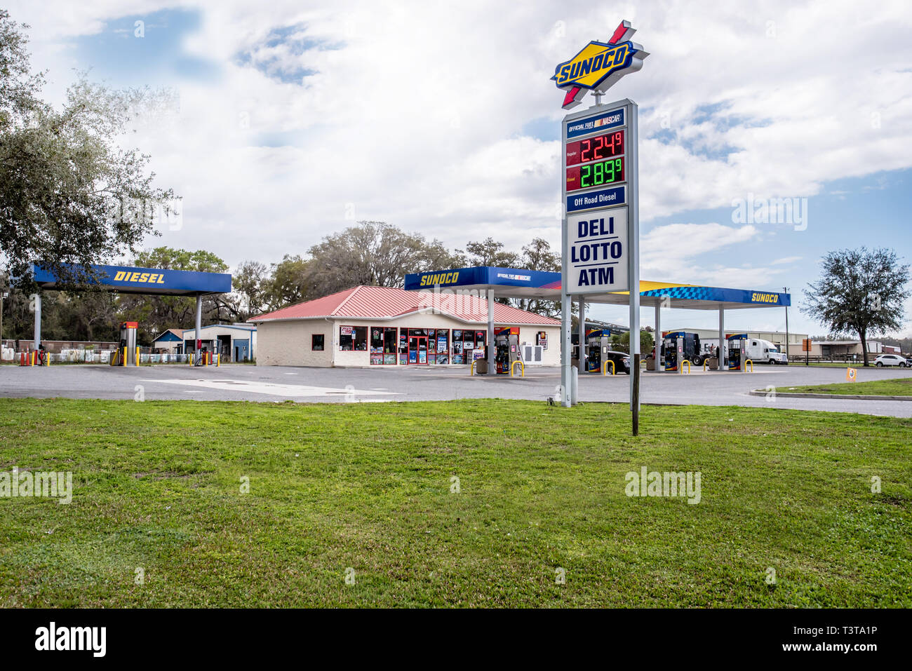 Rest stop gas gasoline filling petrol station Banque de photographies ...