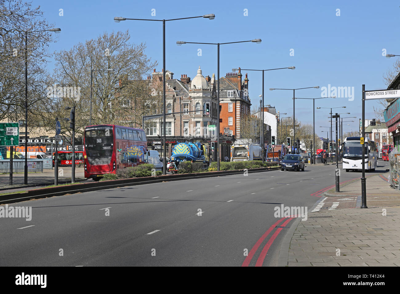 London's Old Kent Road, représente le célèbre ancien Thomas Becket une ...