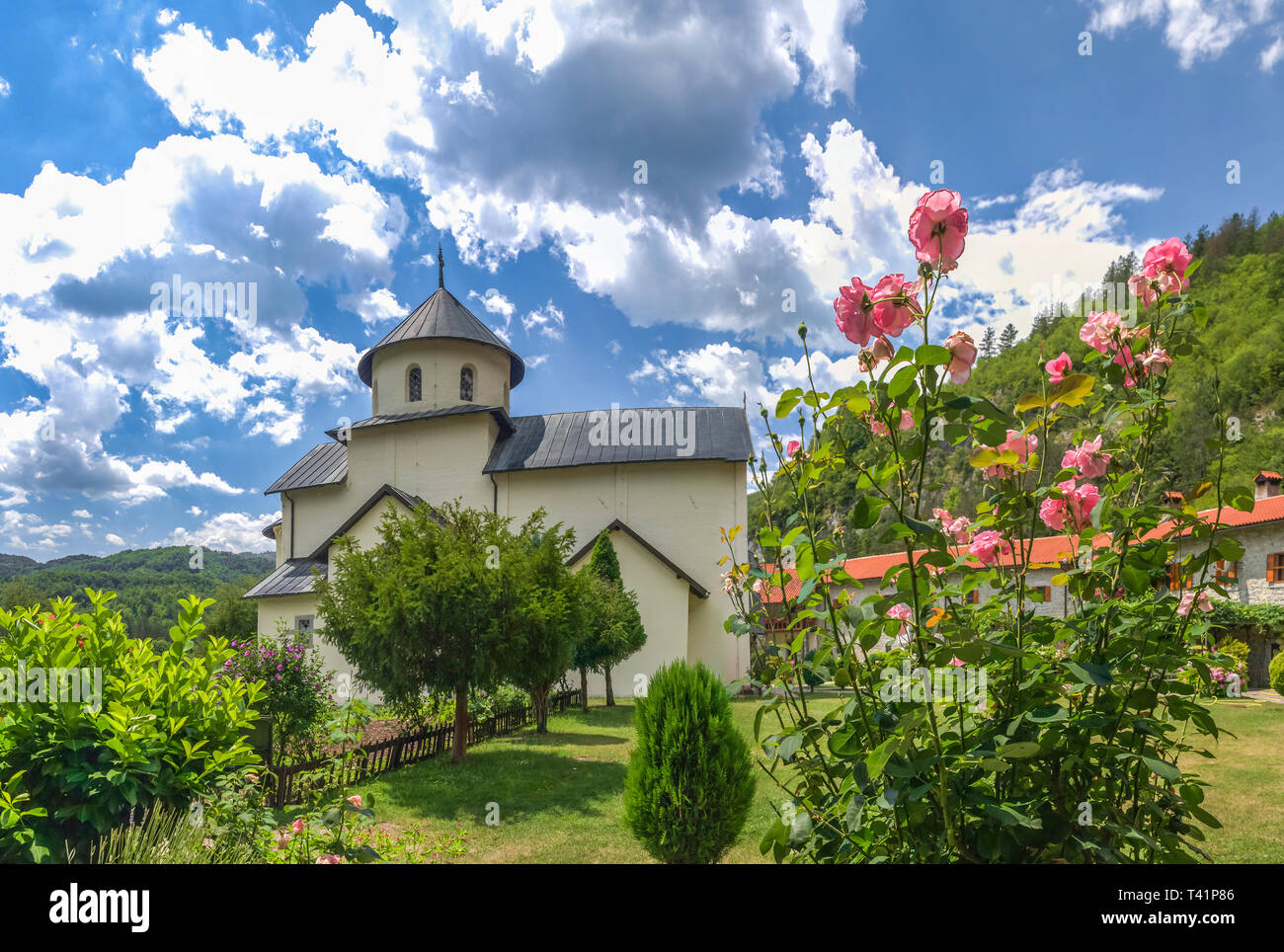 Moraca monastery Banque de photographies et d’images à haute résolution ...