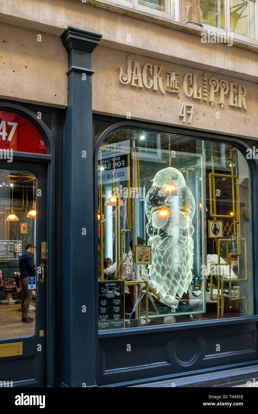 Barbiers du centre ville Banque de photographies et d’images à haute ...