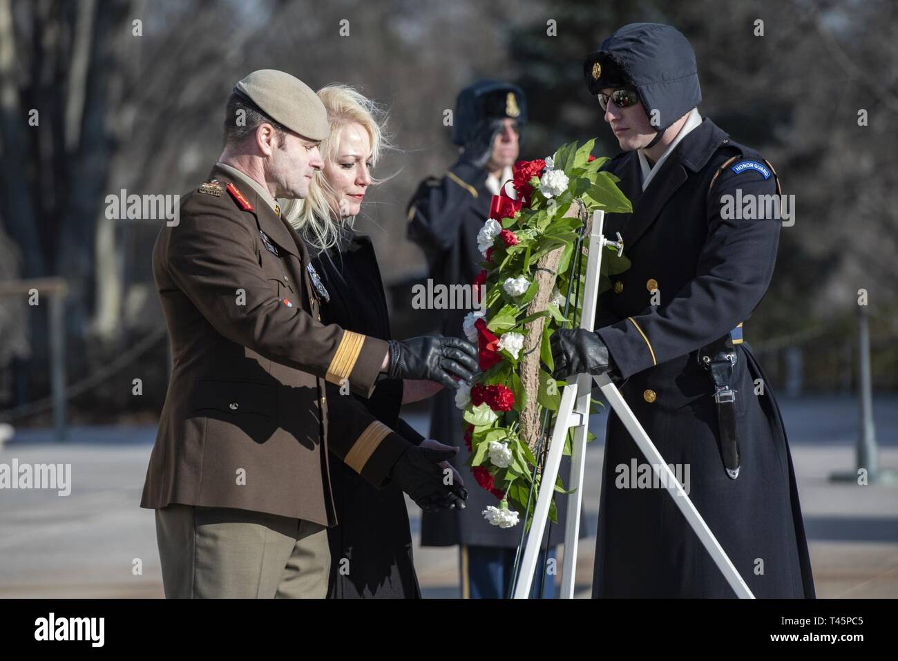 Le lieutenant général M.N. (Mike) Rouleau, commandant du Commandement ...