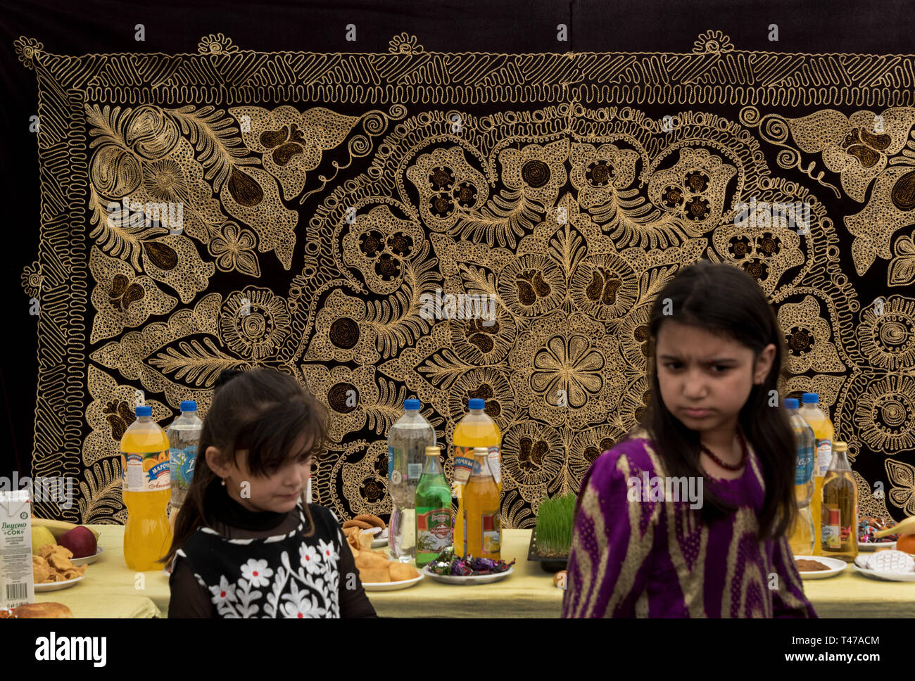 Tadjik girl Banque de photographies et d’images à haute résolution - Alamy