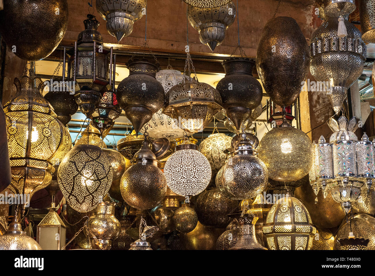 Marché artisanal dans le souk de marrakech Banque de photographies et d ...