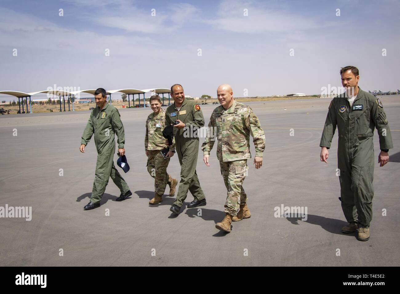 Le major-général Roger Cloutier, l'armée américaine, commandant général ...
