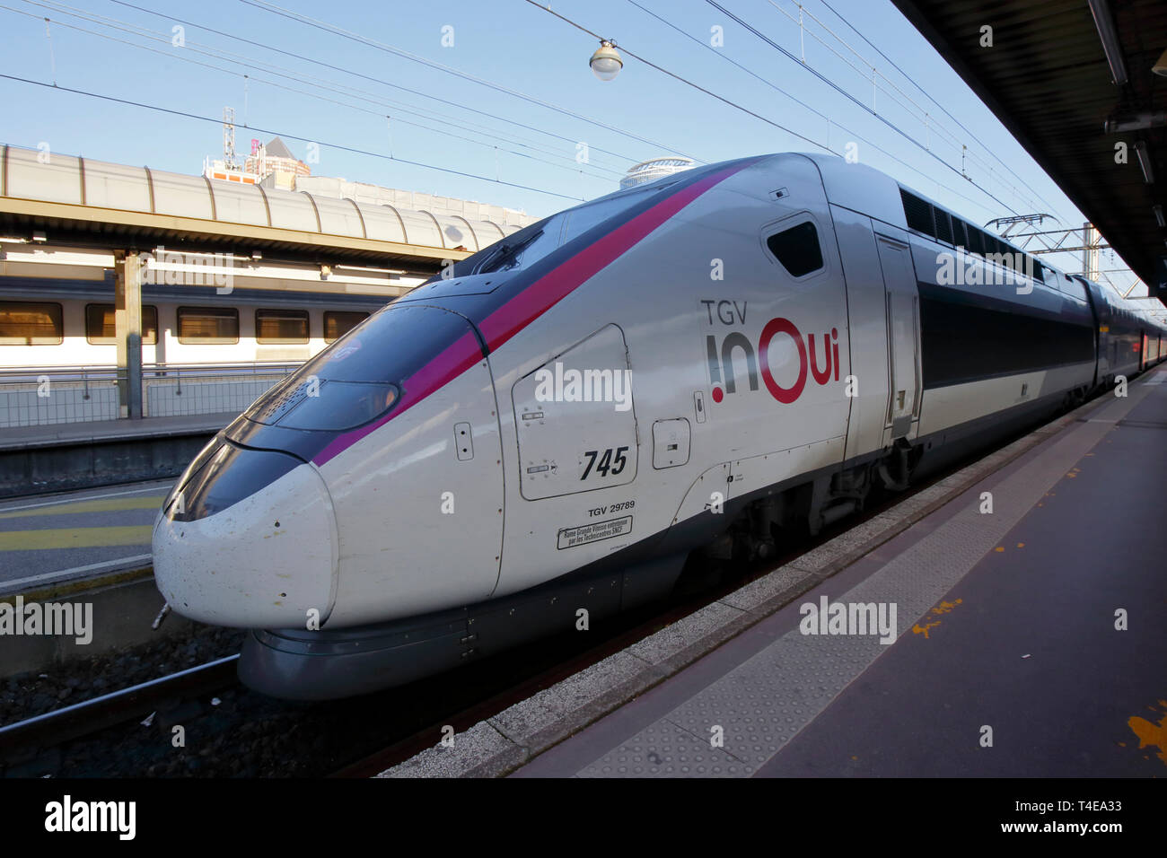 Train inoui Banque d'image et photos - Alamy