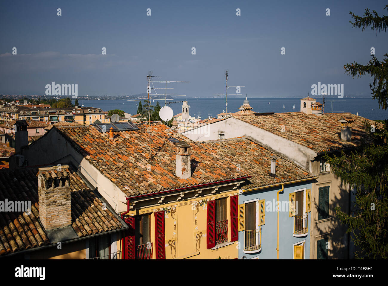 Maisons de ville aux toits rouges Banque de photographies et d’images à ...