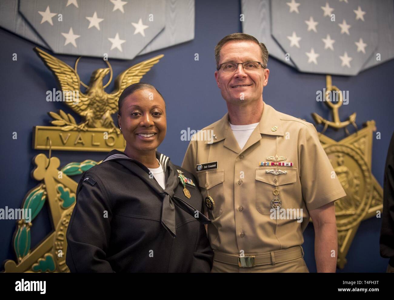 WASHINGTON (10 avril 2019) Arrière Adm. Del Crandall, Juge-avocat général adjoint de la Marine ...