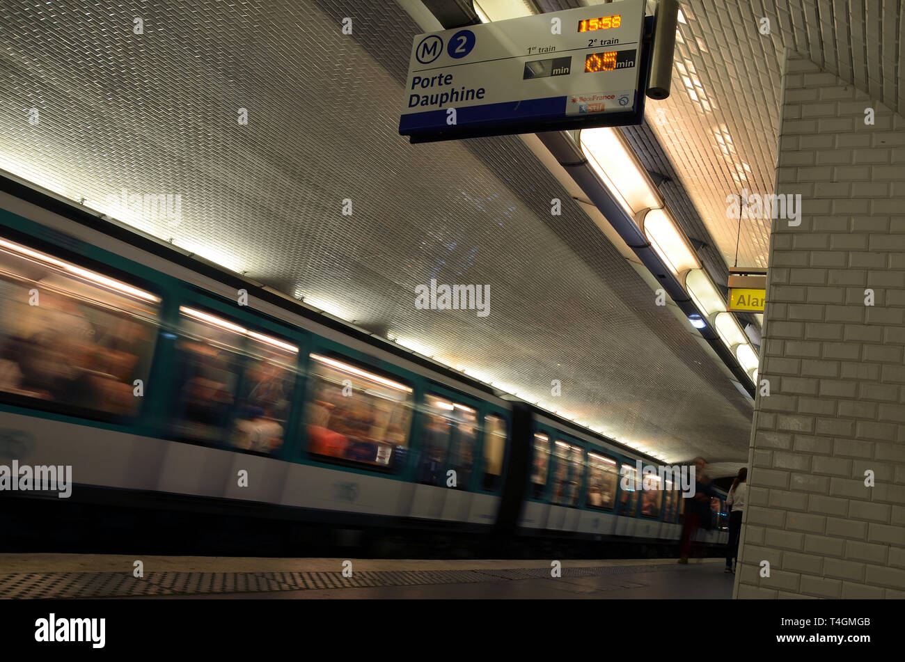 Porte Dauphine (Maréchal de Lattre de Tassigny) station du métro de ...