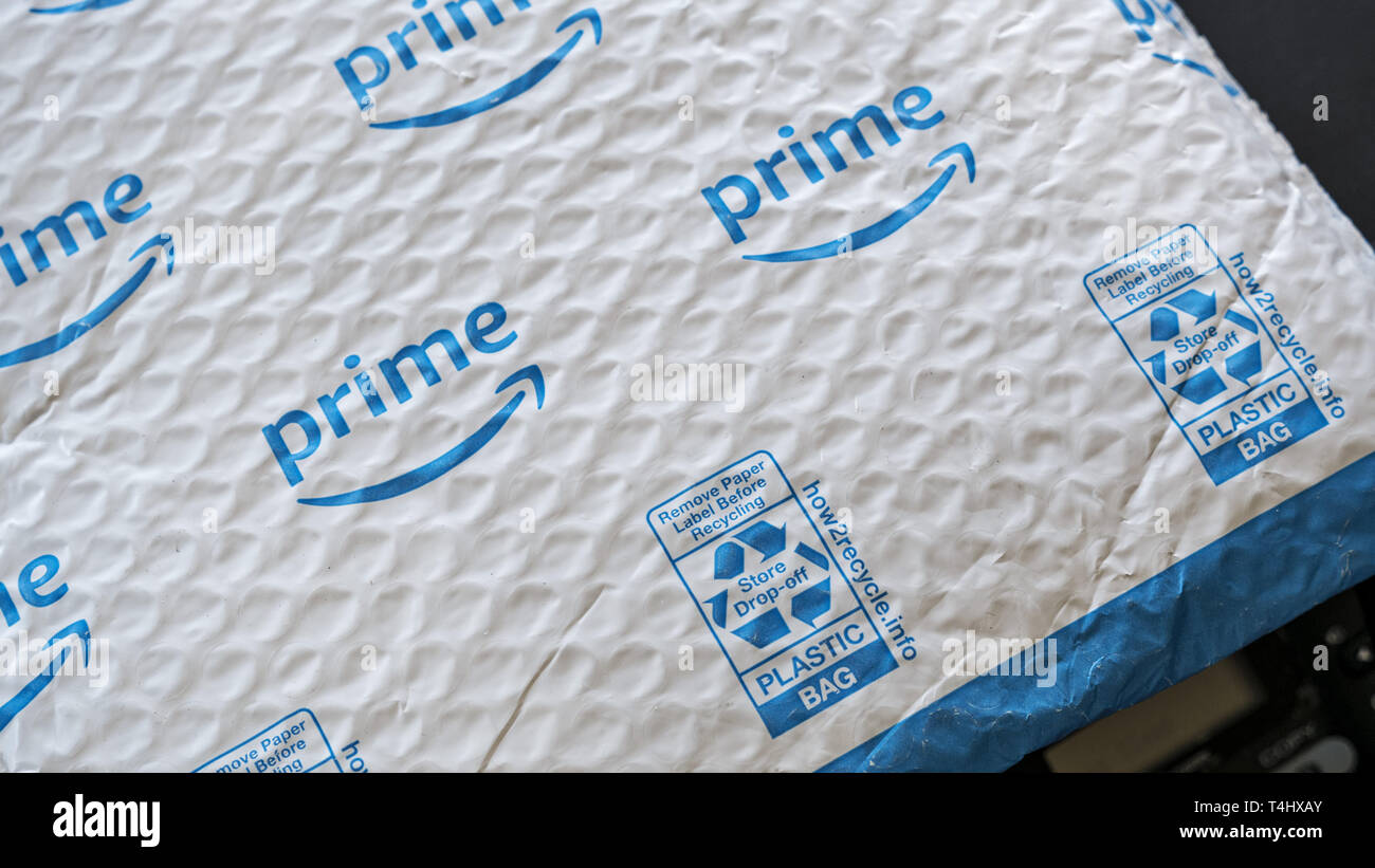 Amazon envelope Banque de photographies et d’images à haute résolution ...