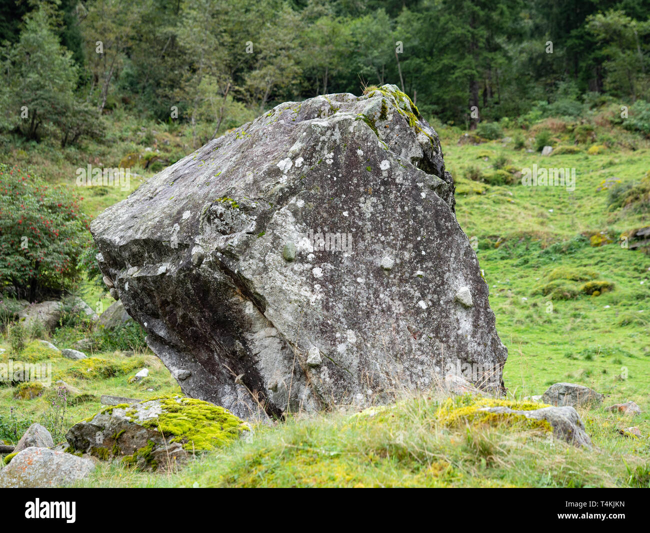 Grand rocher Banque de photographies et d’images à haute résolution - Alamy