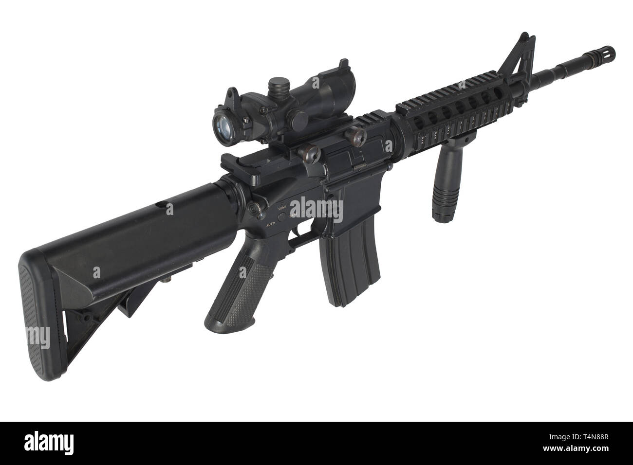 Fusil d'assaut M4 isolé sur fond blanc Photo Stock - Alamy