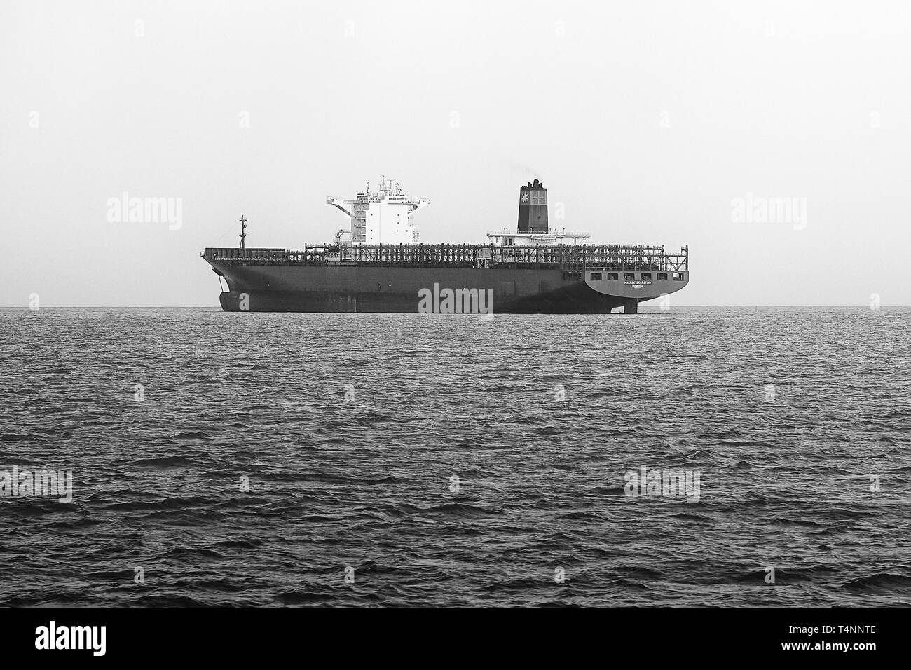 Maersk sea container Banque d'images noir et blanc - Alamy