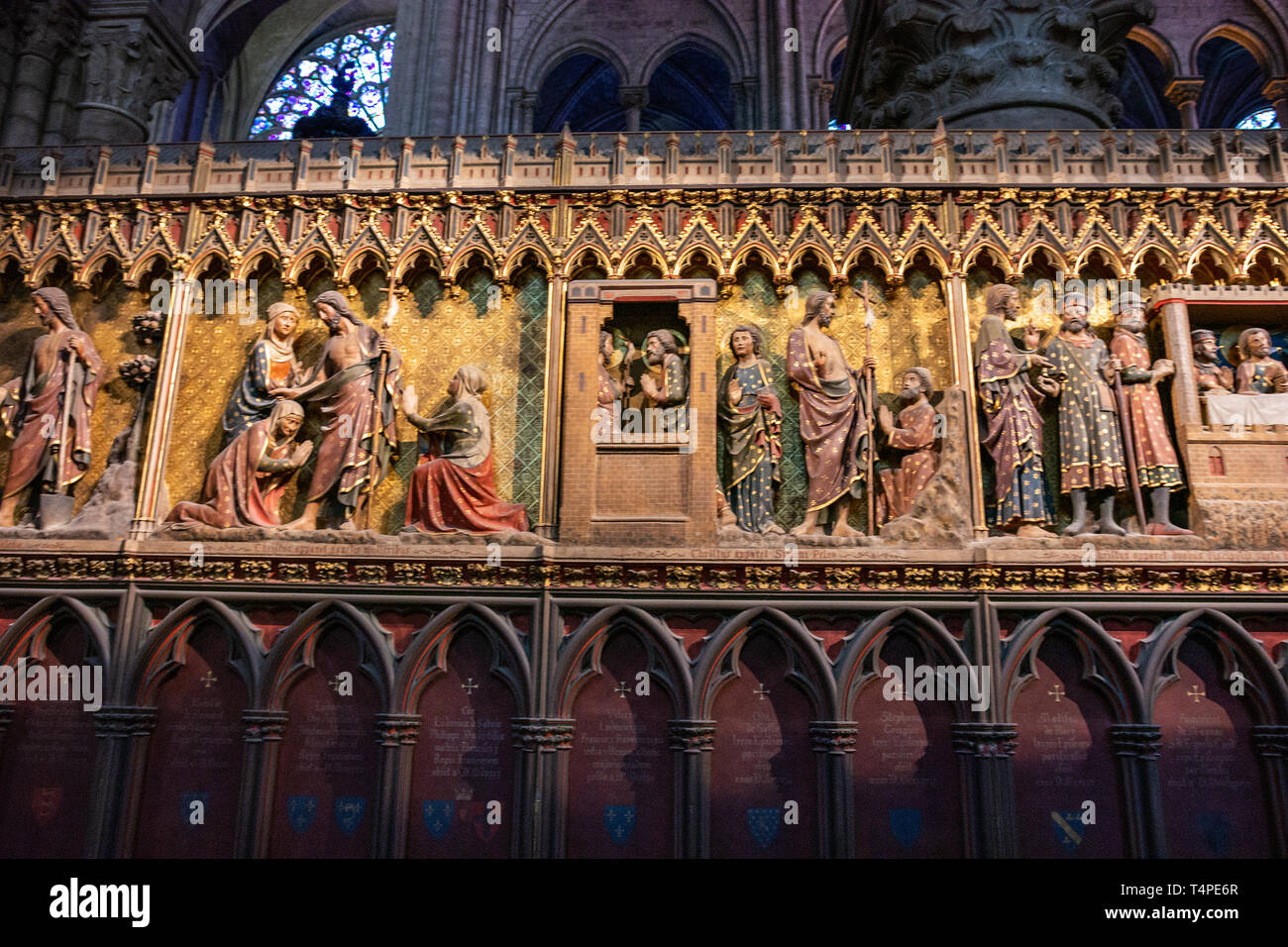 Présentation colorée dans le temple bas-relief de Notre Dame de Paris ...