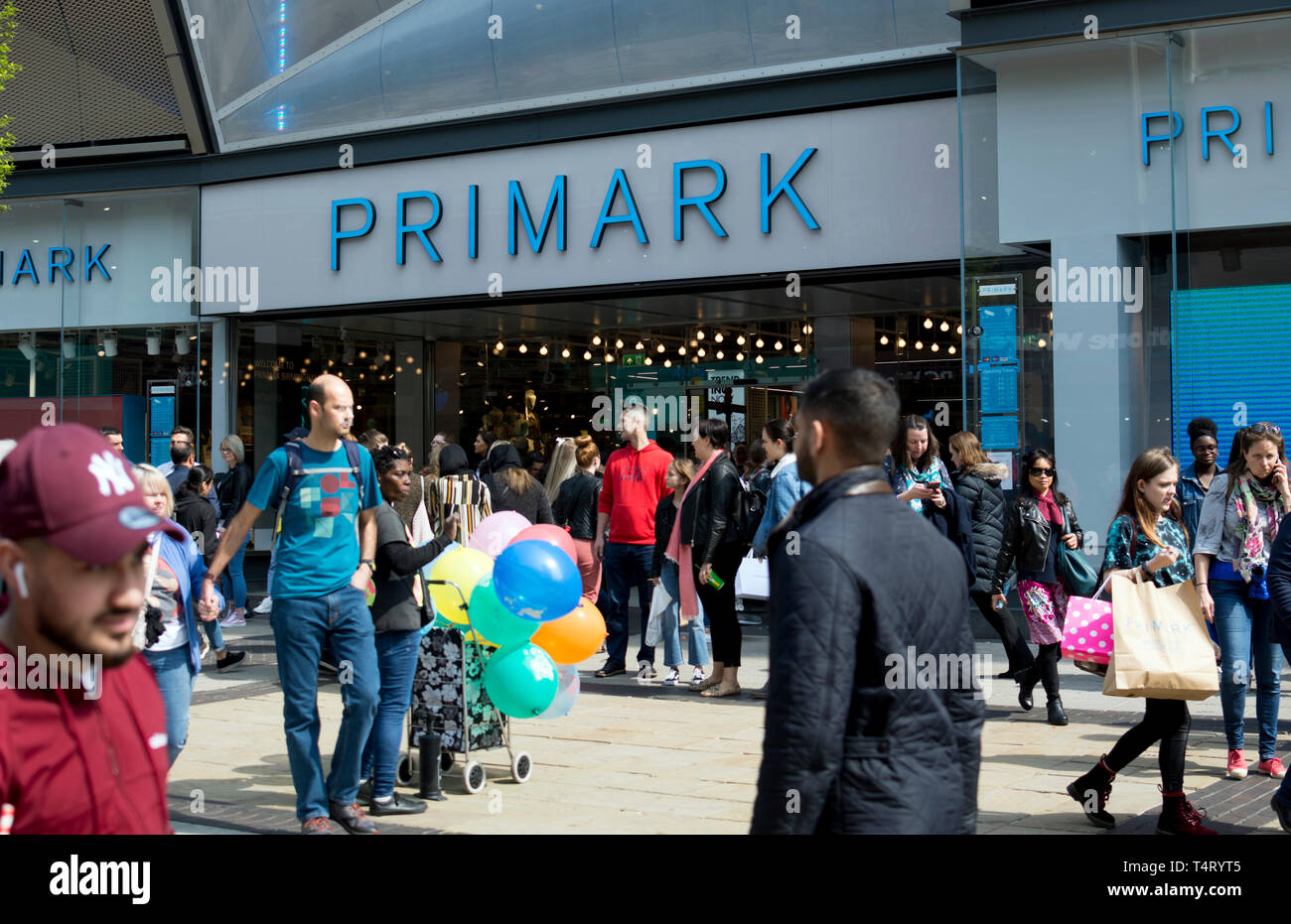 Primark birmingham haute rue Banque de photographies et d’images à ...
