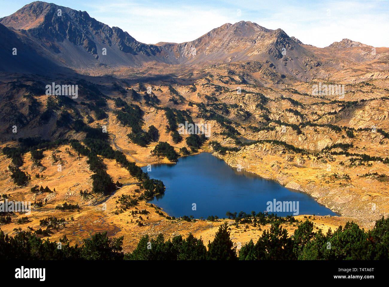 Massif de carlit avec lac de camporelles Banque de photographies et d’images à haute résolution ...