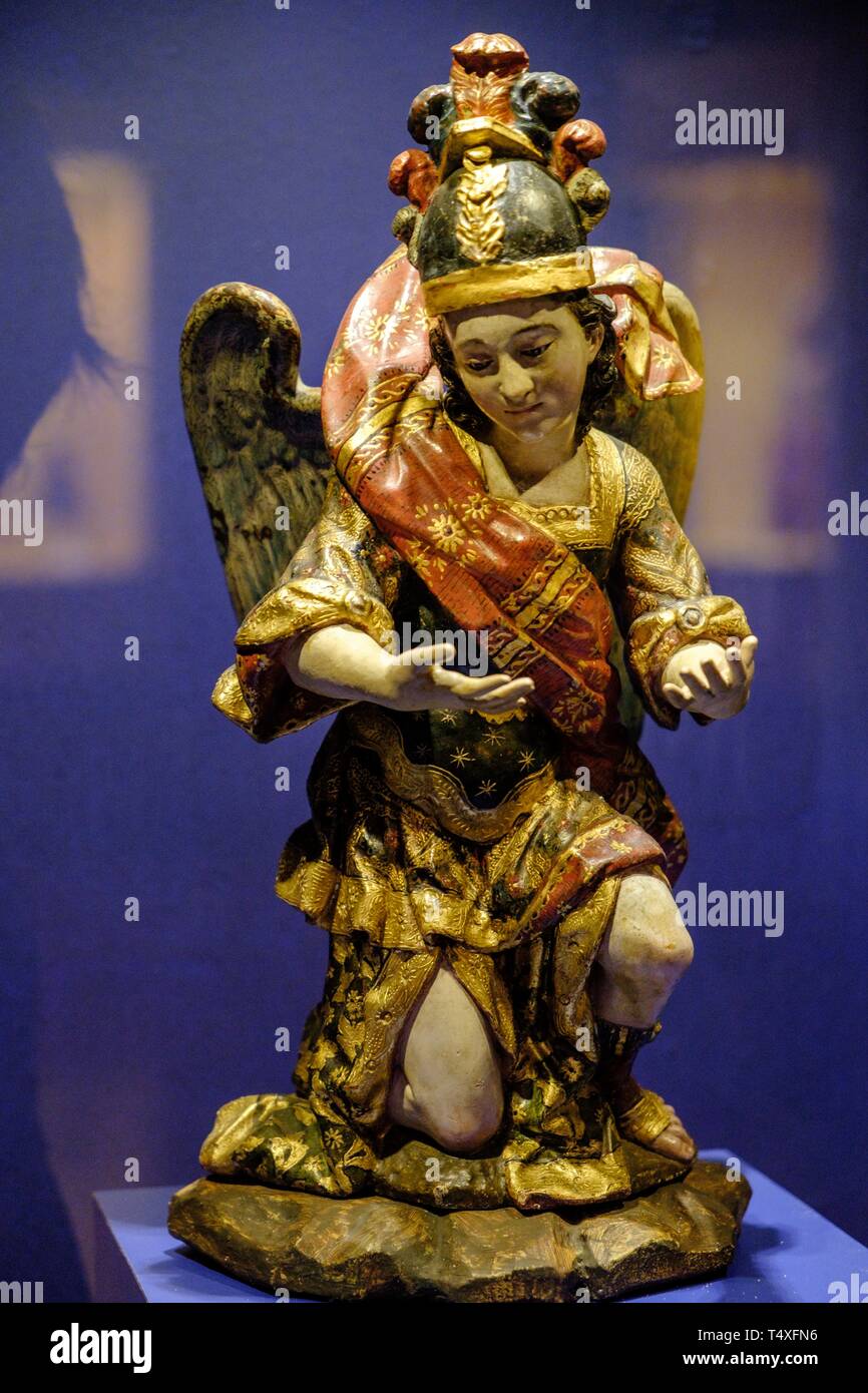 Arcángel San Gabriel, talla en madera policromada y estofada encarnada ...