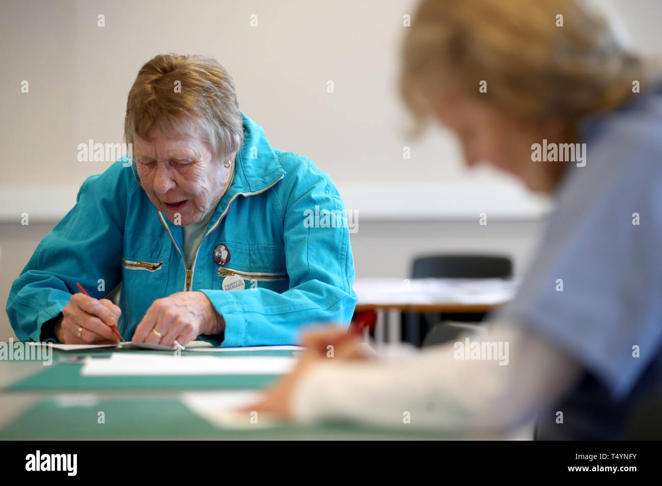 Rosemary Murray, âgé de 77, l'un des graffitis "Grannies" qui ont pris ...