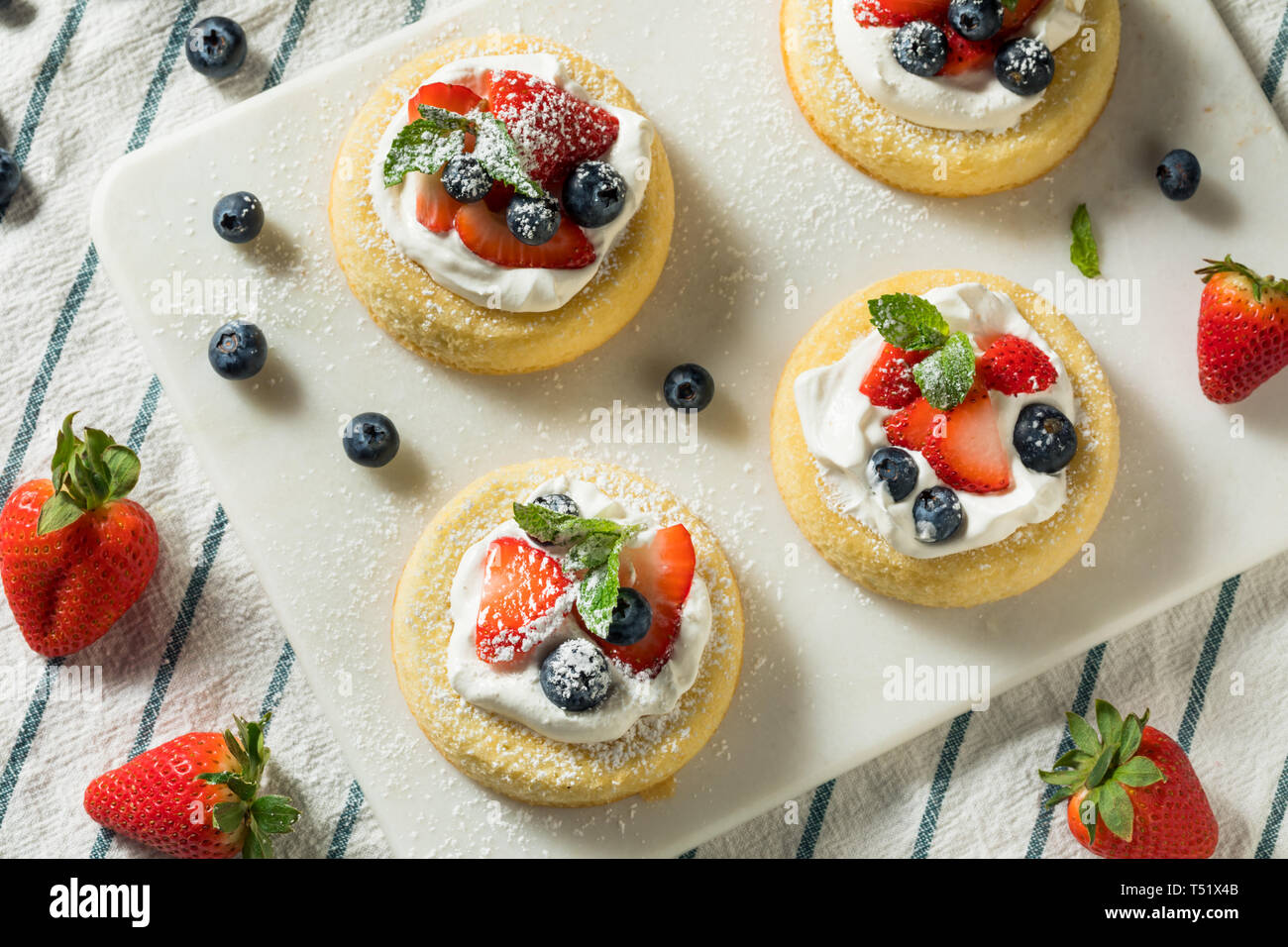 Mini gâteau cake Banque de photographies et d’images à haute résolution ...