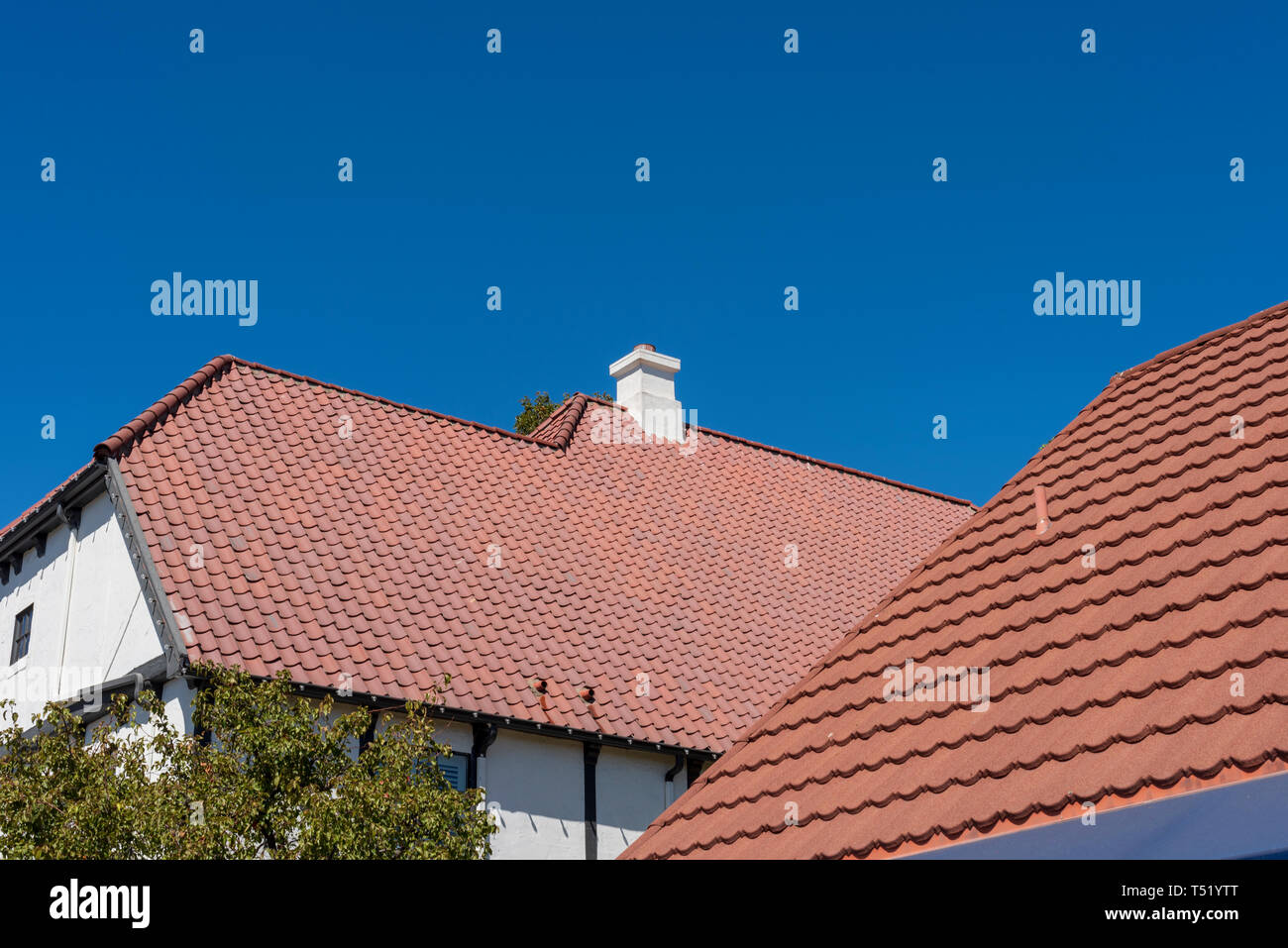 Toits de tuiles rouges Banque de photographies et d’images à haute ...