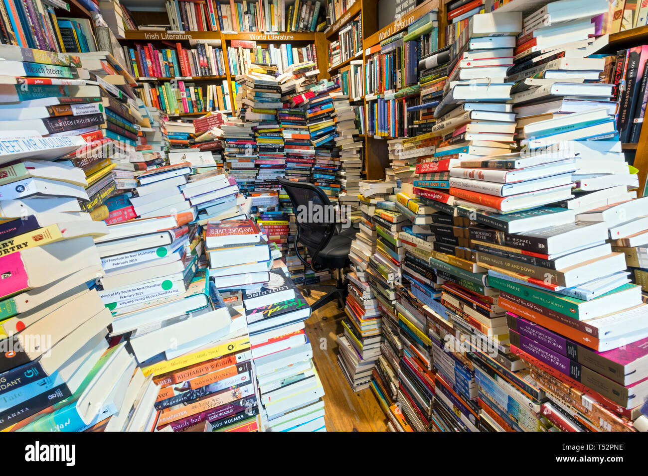 Des piles de livres Banque de photographies et d’images à haute ...