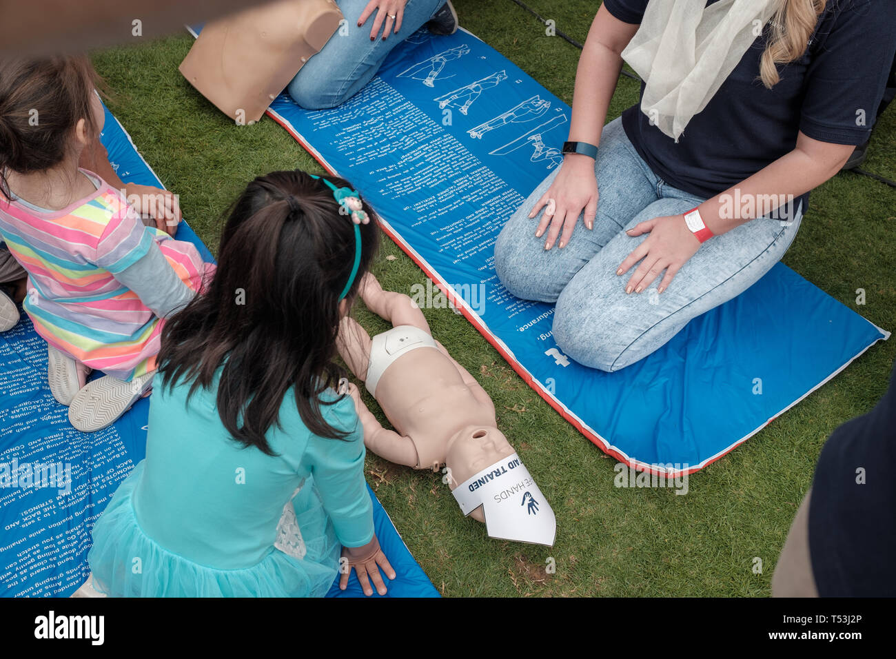 Femme secouriste Banque de photographies et d’images à haute résolution ...