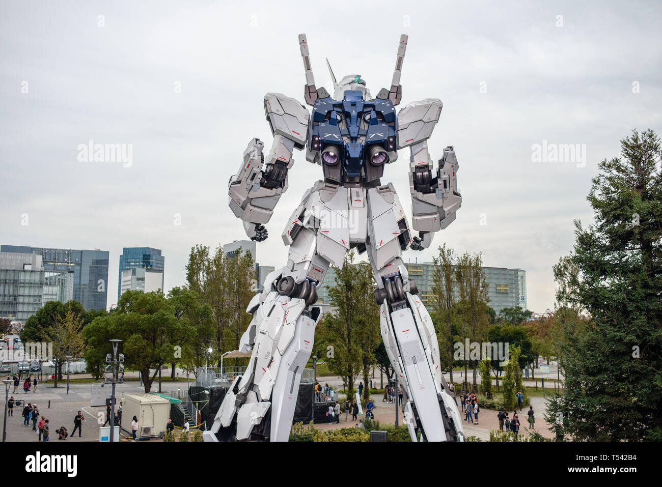 Giant gundam robot statue in odaiba Banque de photographies et d’images ...