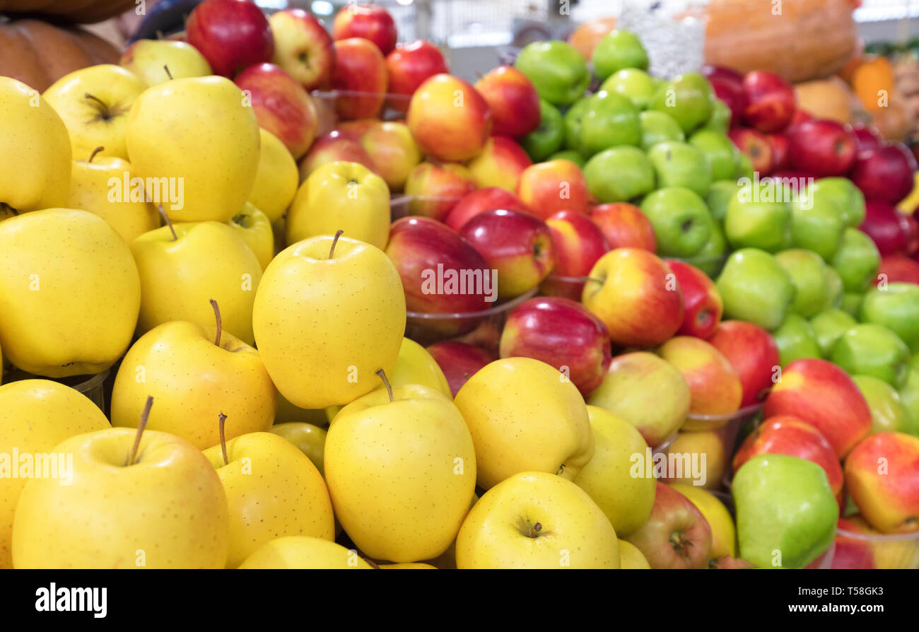 Pommes jaunes Banque de photographies et d’images à haute résolution ...