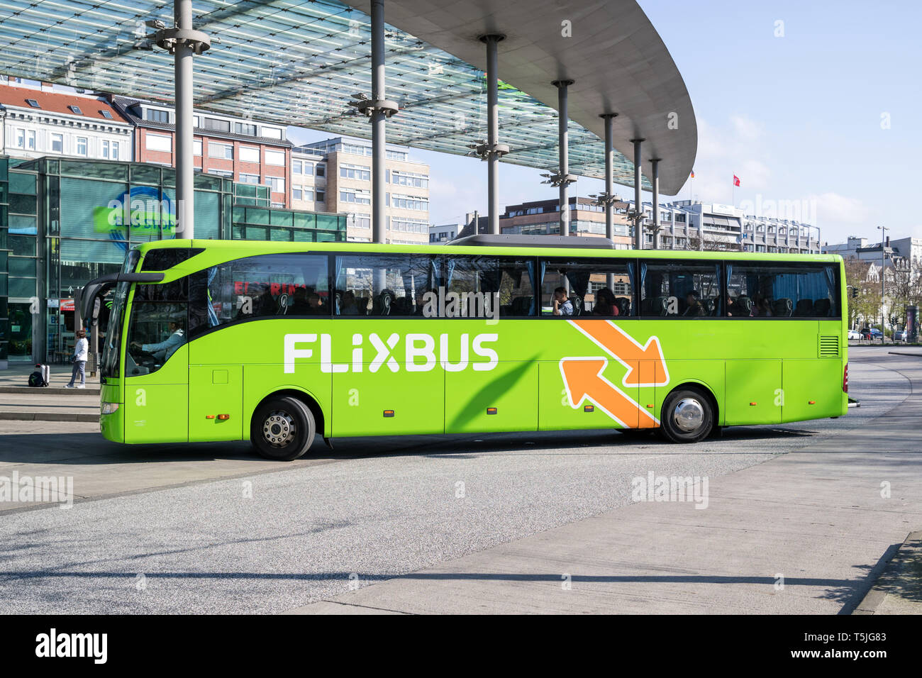 Flixbus intercity bus à la gare routière centrale de Hambourg. Flixbus ...