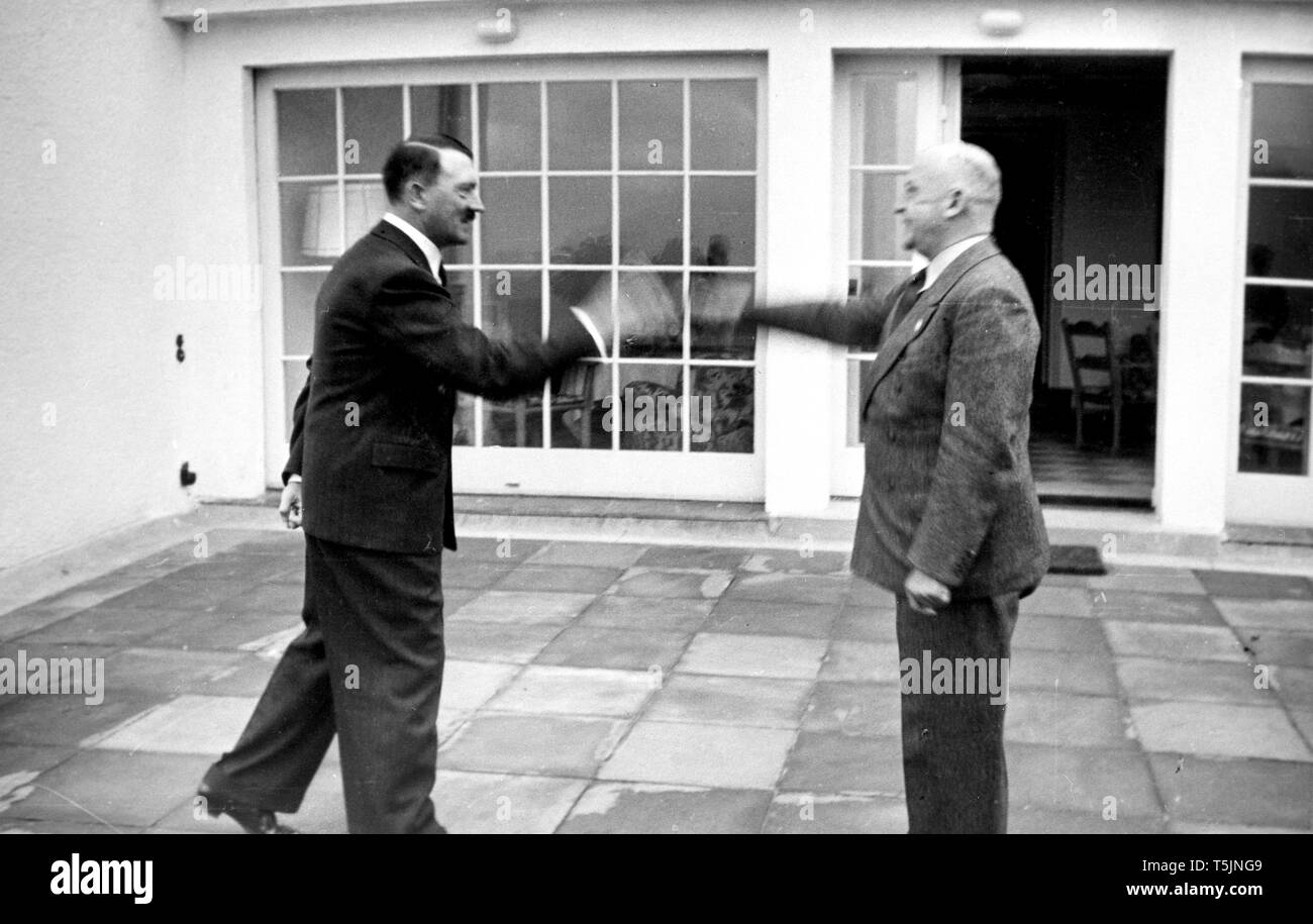 Hitler shaking hands Banque de photographies et d’images à haute ...