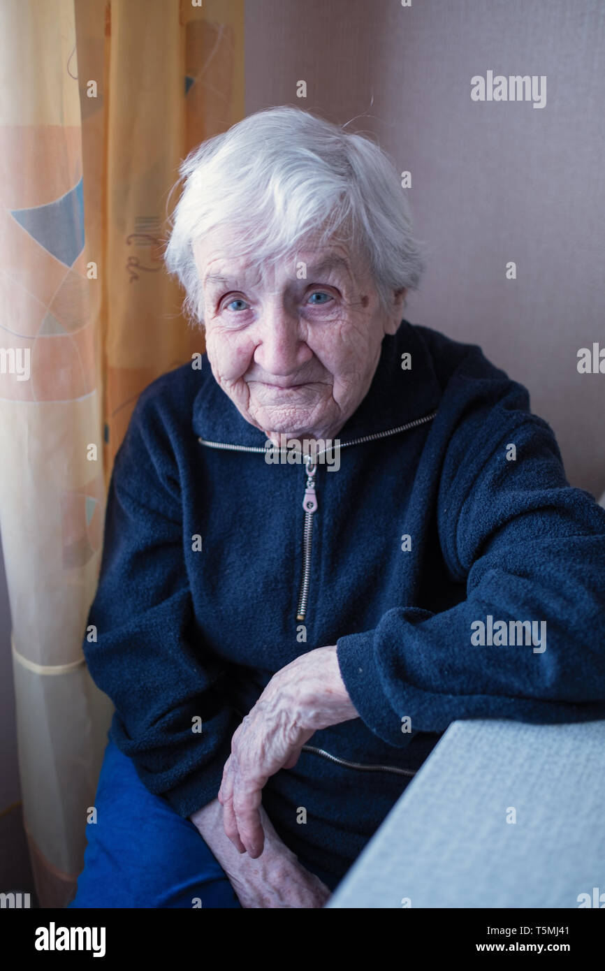 Grannys aged Banque de photographies et d’images à haute résolution - Alamy