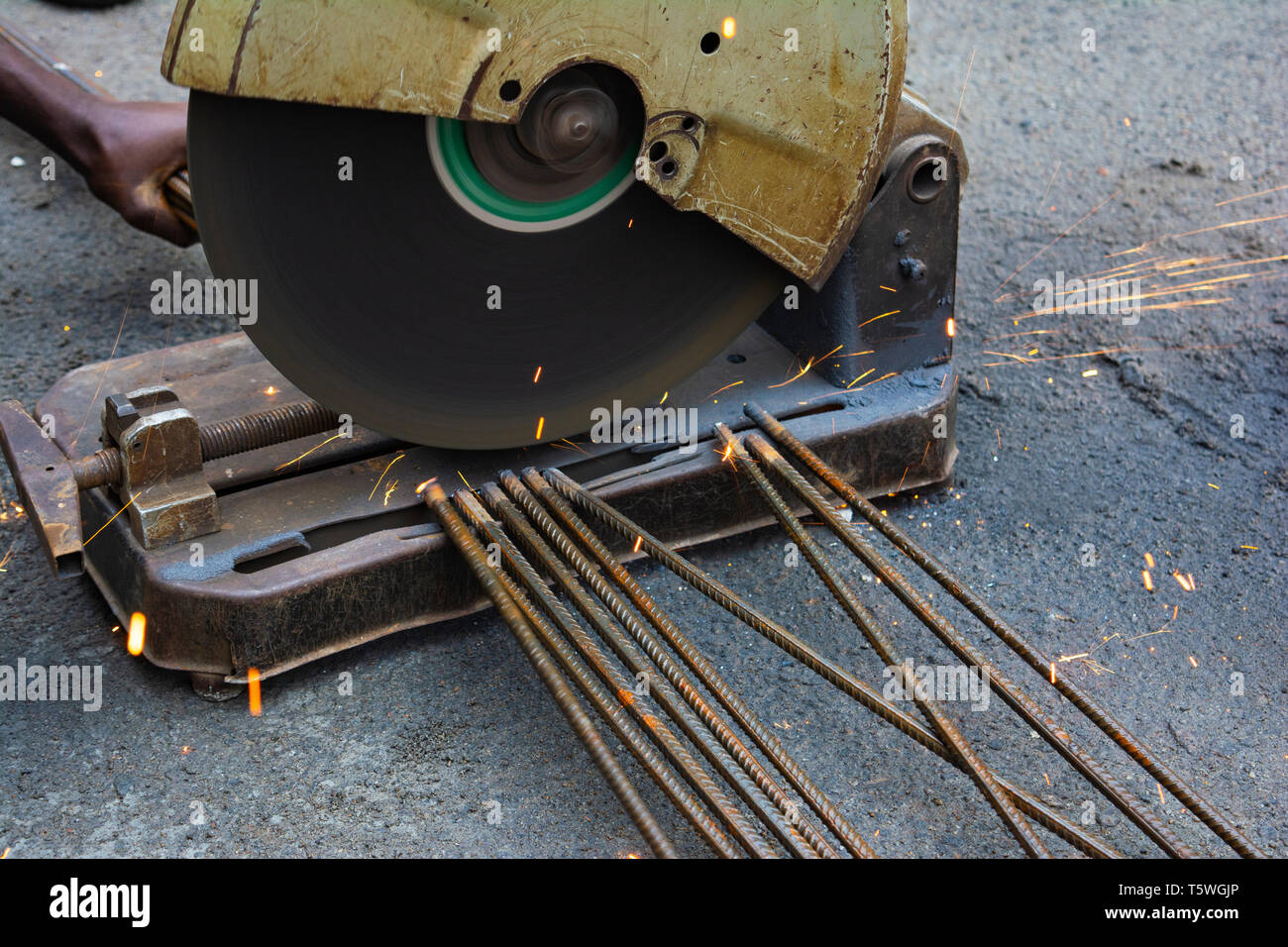 Cutting equipment Banque de photographies et d’images à haute ...