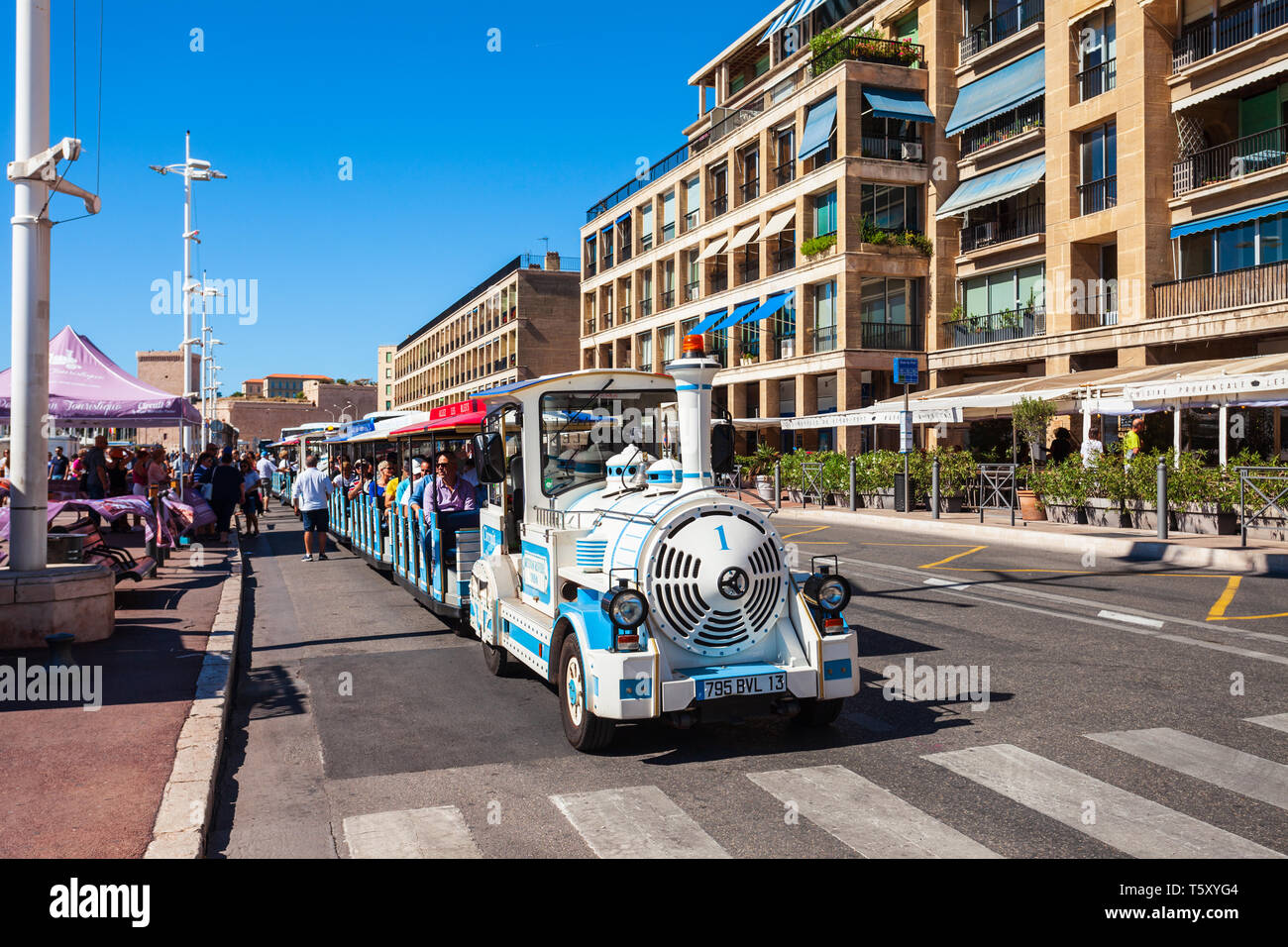 MARSEILLE, FRANCE - 23 septembre 2018 : Le petit train de Marseille ou ...