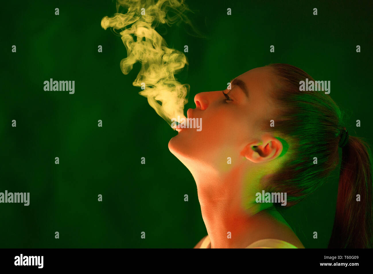 Fumer des lumières Banque de photographies et d’images à haute ...