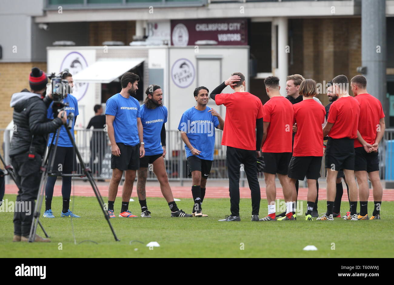 Le cast de 'TOWIE' assister à un match de football à l'accueil de ...